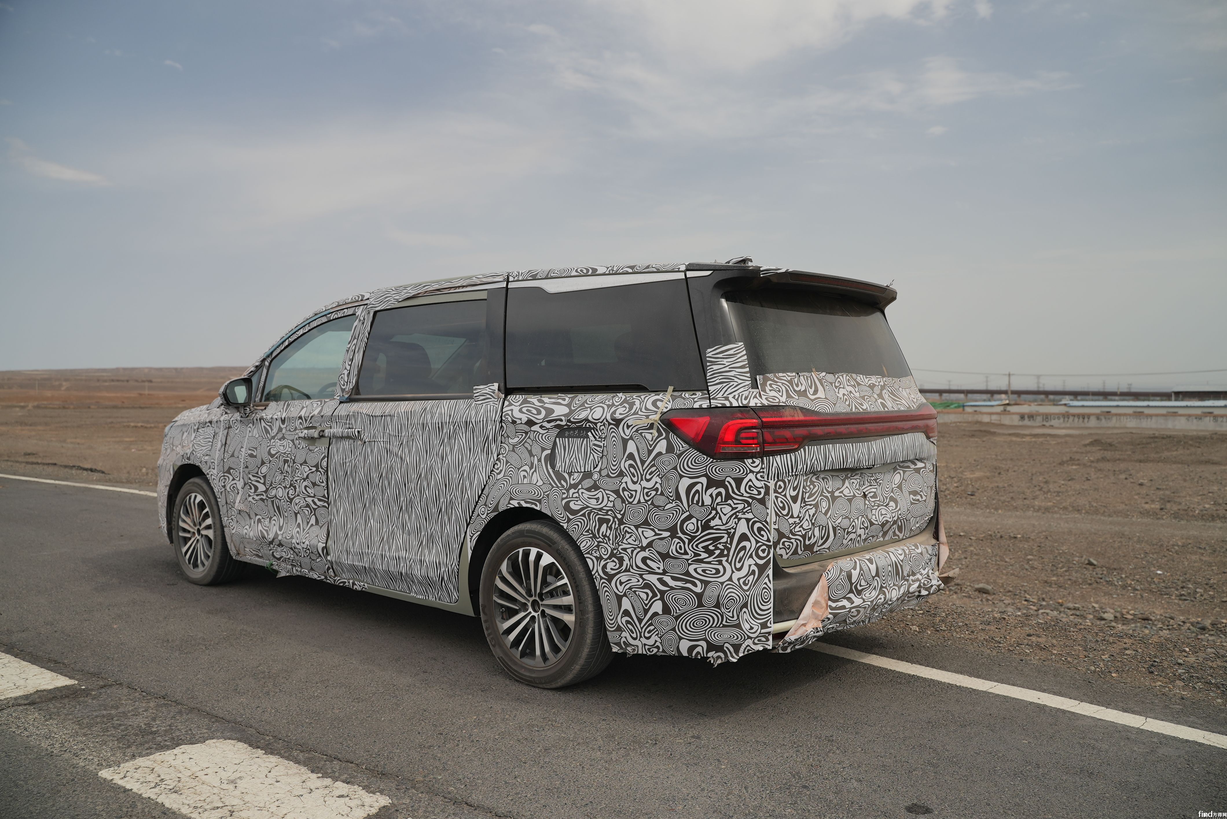 概念车真量产，还高度还原？疑似江淮全新MPV路试谍照曝光-方得网-专业的卡车客车商用车门户网站！-www.find800.cn